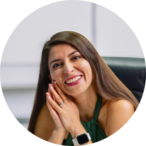 VOLUNTEER SPOTLIGHT: A HELPING HAND FROM LESLYE - Ayuda